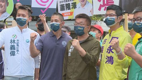 蔡其昌、吳怡農合體拜票 掃街遇「農婦」