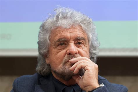 Beppe Grillo La Moglie Contro Maria Elena Boschi Per Il Figlio Ciro