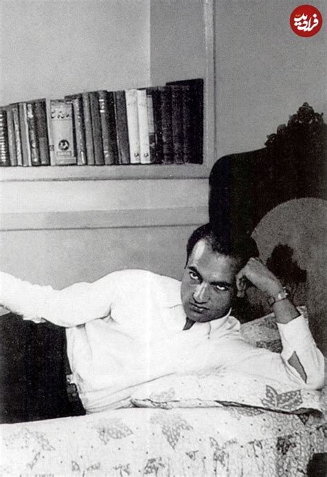 عکس؛ سفر در تاریخ؛ دکتر شریعتی در ایام جوانی و در خانه پدری؛ دهه 30