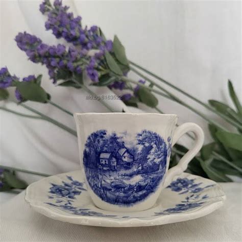 Прекрасни малки чаша и чинийка за кафе Антиквариат Варна Прекрасни малки чаша и чинийк