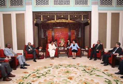 刘延东会见美国客人