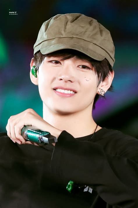 Taehyung Smile Bts 2020 Festa Bts 방탄소년단 Answer Wallpaper Ceiling