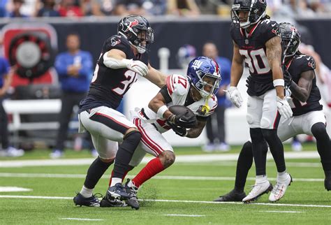 Deadspin Nfl Preseason Roundup Texans Defense Trips Up Giants