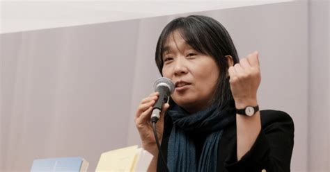 “지금 주문해도 못 받아요” 서점가 몰아친 한강 돌풍…판매량 451배↑