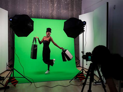 A Beginners Guide To Using Chroma Key Green Screens For Videos