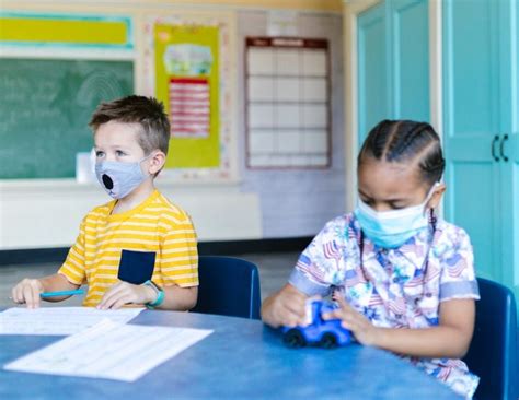 Covid 19 Escolas De Sp Voltam A Recomendar O Uso De Máscara Revista