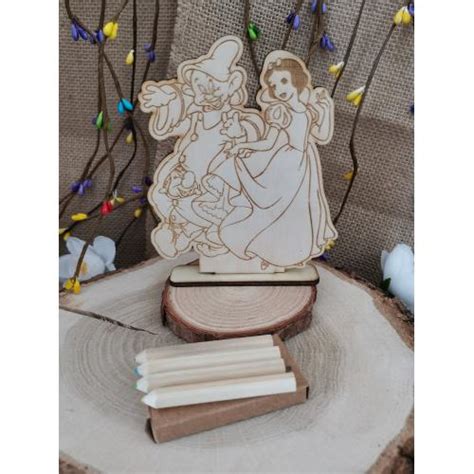 Фигурка за оцветяване на стойка Снежанка