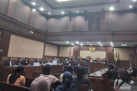 JPU Tuntut Johnny Plate 15 Tahun Penjara ANTARA News