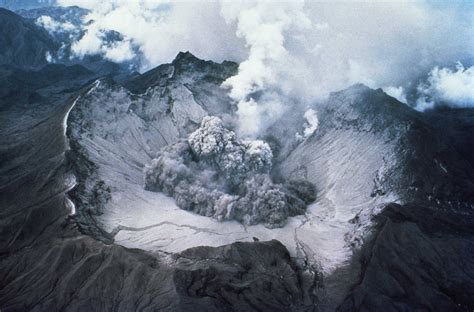 39 Years Ago Mount St Helens Woke Up And Blew Her Top