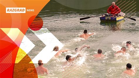 За трета поредна година Никола Комаровски хвана кръста на Йордановден в Разград Youtube