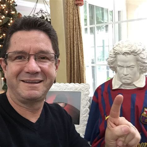Dr Camilo Cruz — Beethoven Y Yo Somos Hinchas Del Mismo Equipo