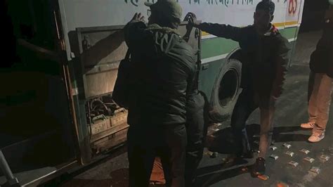 Hrtc Bus धर्मशाला से रामपुर जा रही एचआरटीसी बस आधी रात को मझदार में हो