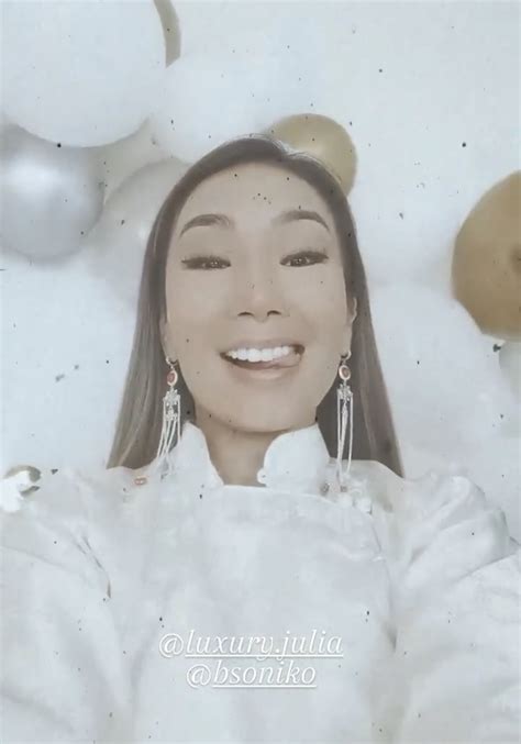 “Гурван охин” ны Ану хүүгийнхээ сэвлэгийг үргээж байна ТАС МН