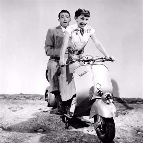 Создать мем одри хепберн Vespa грегори пек римские каникулы римские