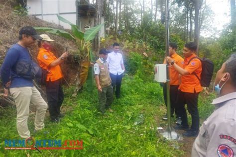 Antisipasi Bencana Tanah Longsor BPBD Kota Batu Pasang EWS Di Beberapa Titik Rawan Memontum