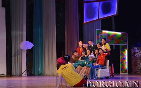 “Эмоци” продакшны “Амьдрал тэр чигээрээ шоу” тоглолтоос бэлтгэсэн фото сурвалжлага