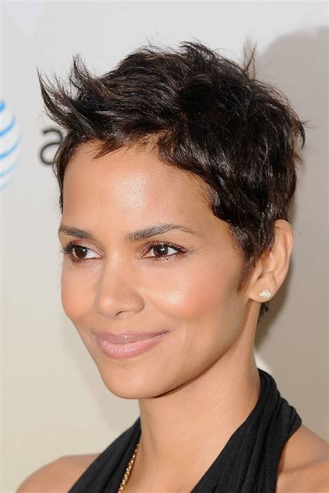 Only Women Secrets 20 Best Hairstyles For Round Faces
