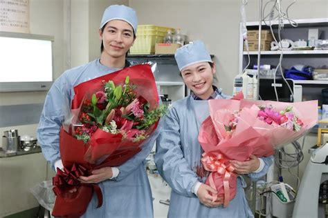 川栄李奈×高杉真宙×水野美紀×矢本悠馬×吉住、『となりのナースエイド』涙のオールアップ｜real Sound｜リアルサウンド 映画部