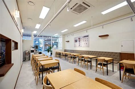 화이트우드톤 깔끔한 25평 쭈꾸미 식당 인테리어