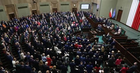 PiS na prowadzeniu w najnowszym sondażu dla TVN i TVN24 Newsweek