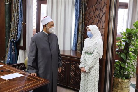 شيخ الأزهر يكرم المتميزين والمبتكرين ويؤكد دعمه للإبداع صور اليوم