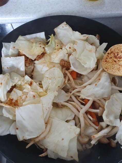 한식 베이스 멸치 육수 야채 돼지고기 조림