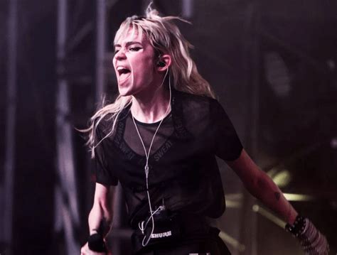Grimes Calls Her Last Album Art Angels A Piece Of Crap And A Stain
