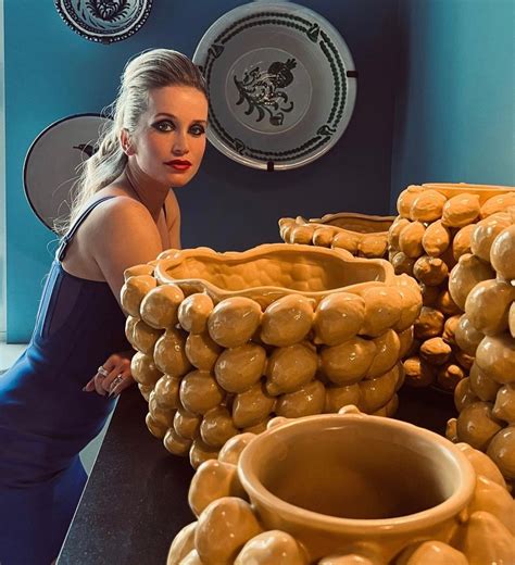 Pevka Nina Grilc Po Smrti Svojega Moža Počne Tole Točnoto