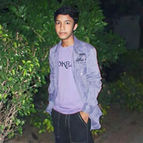 ᶦᵅᶬ ꜱɪɴɢʟᴇ᭄ʙᴏʏ࿐ 1 K 😉 I Am Single By 1k • Threads Say More