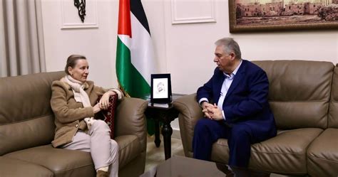 الوكالة الوطنية للإعلام دبور عرض مع كلاوس مخاطر تعليق بعض الدول