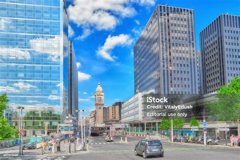 파리세계에서 가장 아름 다운 도시 중 하나의 도시 전망 역가 르 드 리옹 파리에서 가장 오래 되 고 가장 아름 다운 역 중 하나입니다 거리에 대한 스톡 사진 및 기타 이미지