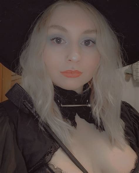 23 Afab Non Binary Autistic Cptsd And Agoraphobia In Intense