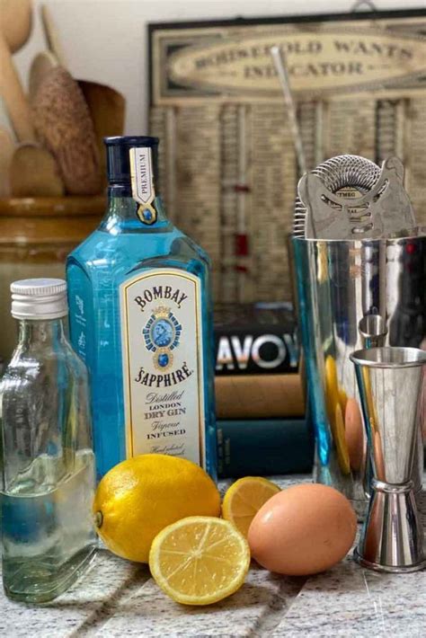 Its So Easy To Make The Classic Cocktail Gin Fizz With Only Three