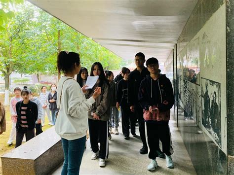 【党日活动】商学院学生第二党支部与音舞学院学生第一党支部联合开展“践行二十大 重走文军长征路 携手学雷锋”主题党日活动 河池学院 商学院