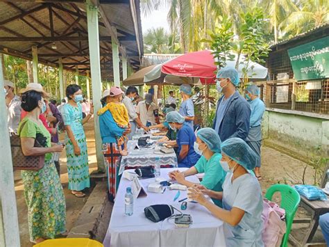ဧရာဝတီတိုင်းဒေသကြီးအစိုးရအဖွဲ့ဝန်ကြီးချုပ် ဦးတင်မောင်ဝင်းနှင့် အစိုးရအဖ
