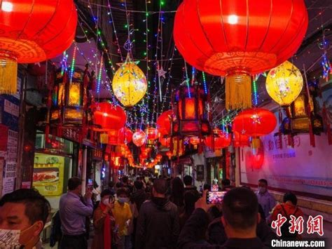 海口府城元宵夜换花节吸引47万人次参与