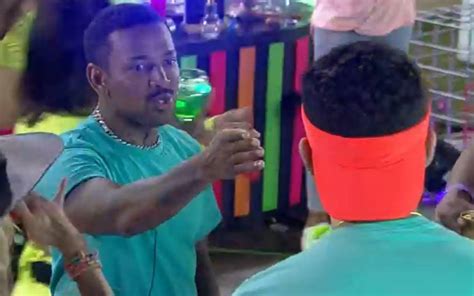 A Fazenda Nego do Borel assume que levou camisinha para baia Notícias da TV