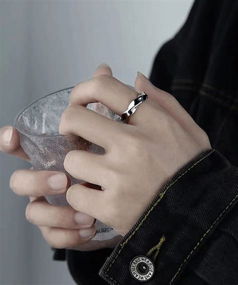 [당일배송] [1 1 할인이벤트] 꼬임 뫼비우스 심플 데일리 오픈링 에이블리