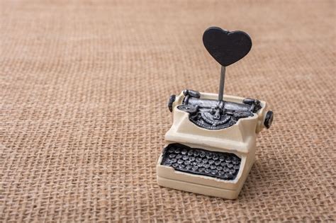 Premium Photo Retro Syled Tiny Typewriter Model On Canvas