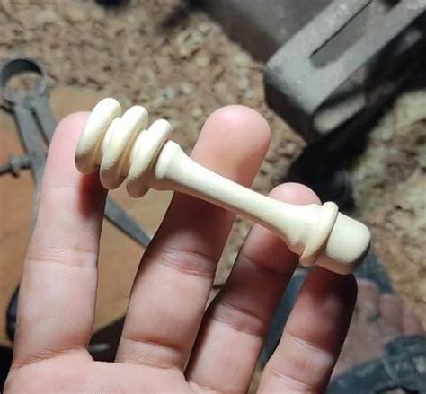 Natural Papdi Wood Honey Stick Inches For Effortless Extraction