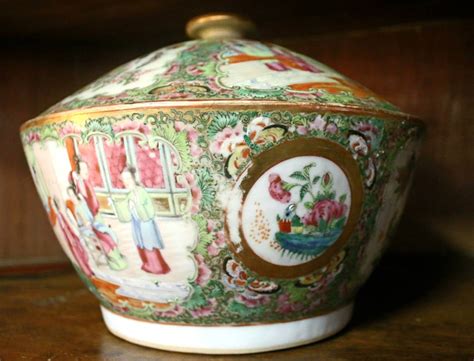 Rose Medallion Chinese Export Covered Chamber Pot For Sale At Stdibs