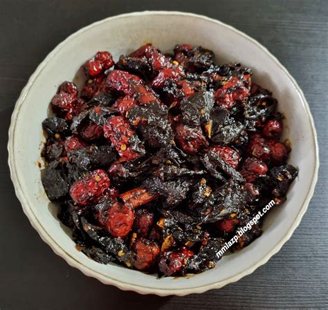 စိတ္ဝင္စားစရာ မာမာရဲ႔ ဝါသနာမ်ား ဇီးသီးနဲ့မရမ်းယို