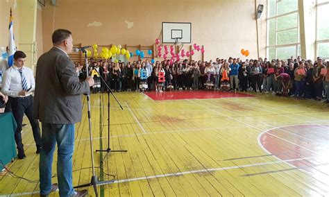 Кметът д р Валентин Василев пожела на зрелостниците от ПГИ да бъдат активни в живота и да са