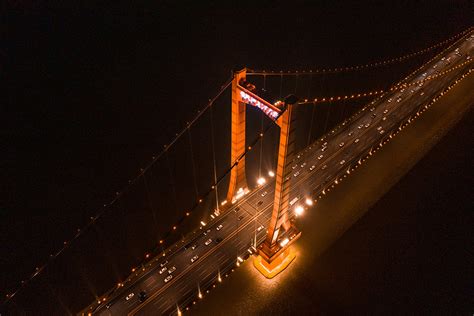 武汉鹦鹉洲长江大桥变网红桥 横跨江面成亮丽风景