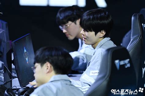 데프트 김혁규 깔끔한 20 승리 포토