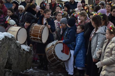 Кукерско шествие за Васильовден в Етрополе Етрополе Новини Balkanec Bg