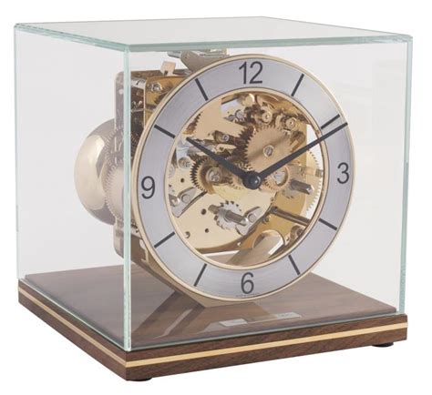 Tischuhr Hermle 23052 030340 Nussbaum Grossuhren De