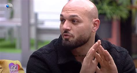 Julia în lacrimi după un schimb de replici aprige cu Robi M am