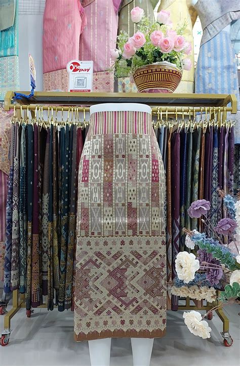 ຮ້ານ ສົມປອງ ຜ້າໄຫມລາວ Added A New ຮ້ານ ສົມປອງ ຜ້າໄຫມລາວ