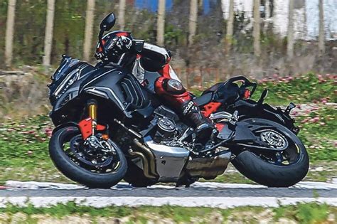 La Ducati Multistrada V Piega Forte In Pista Foto Spia News Moto It